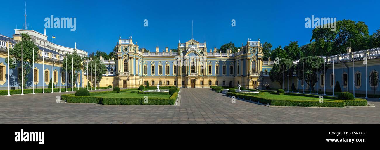 Mariinsky palace hi-res stock photography and images - Alamy