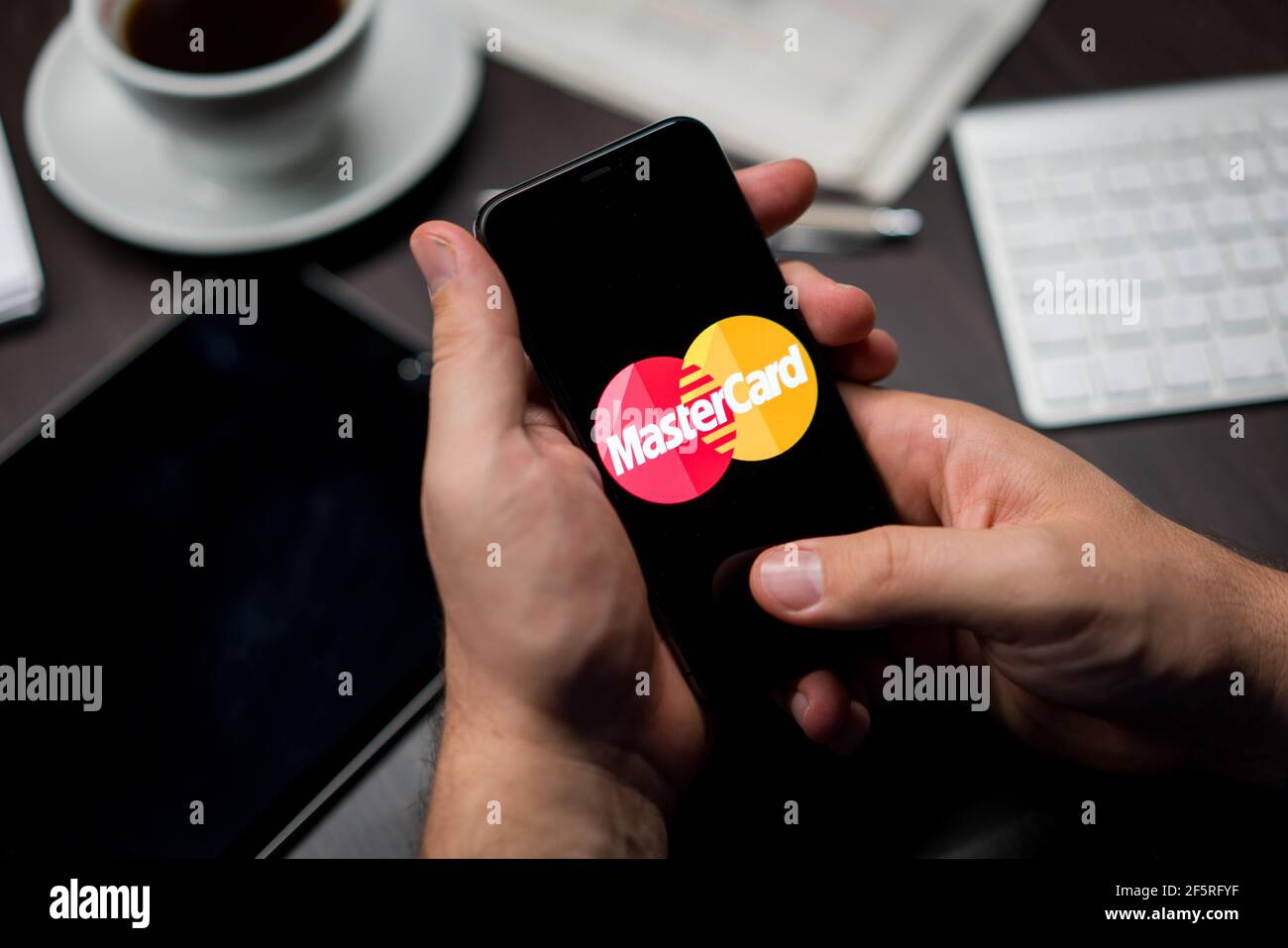 Mastercard new logo card hi-res stock photography and images - Alamy