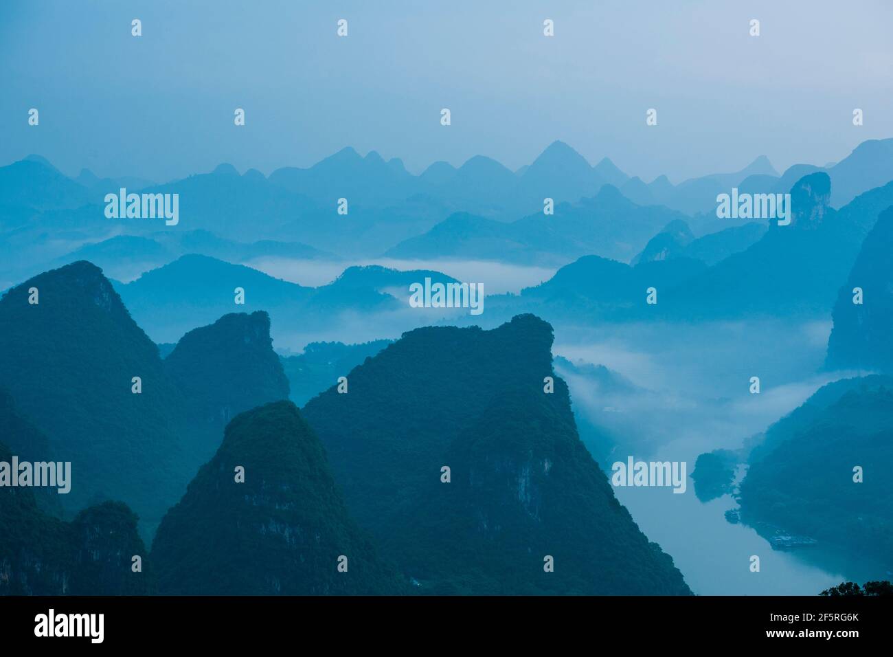 Limestone peaks hi-res stock photography and images - Alamy