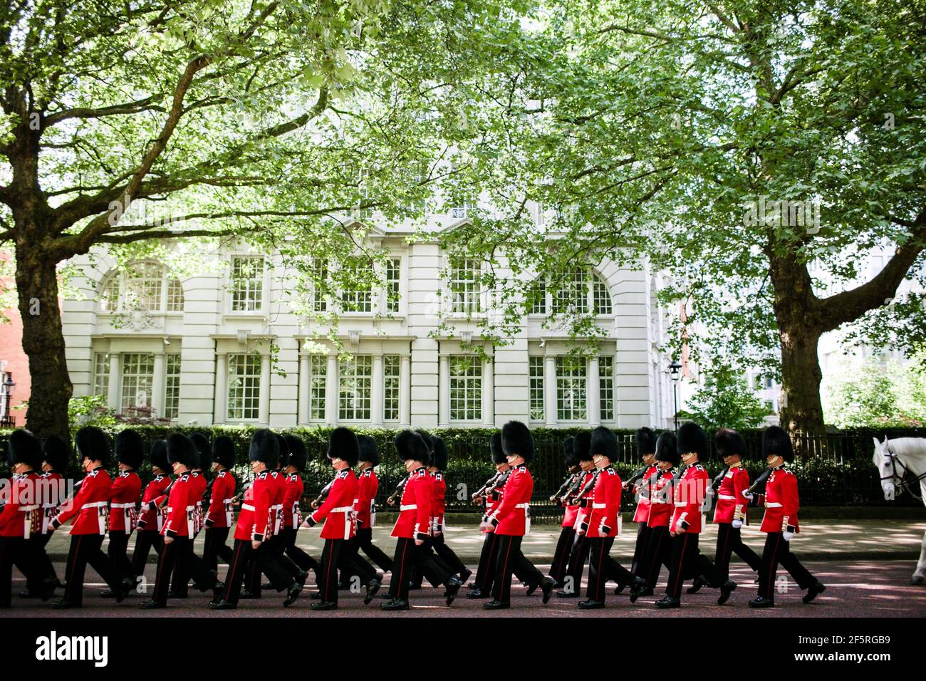 Red coats hi-res stock photography and images - Alamy
