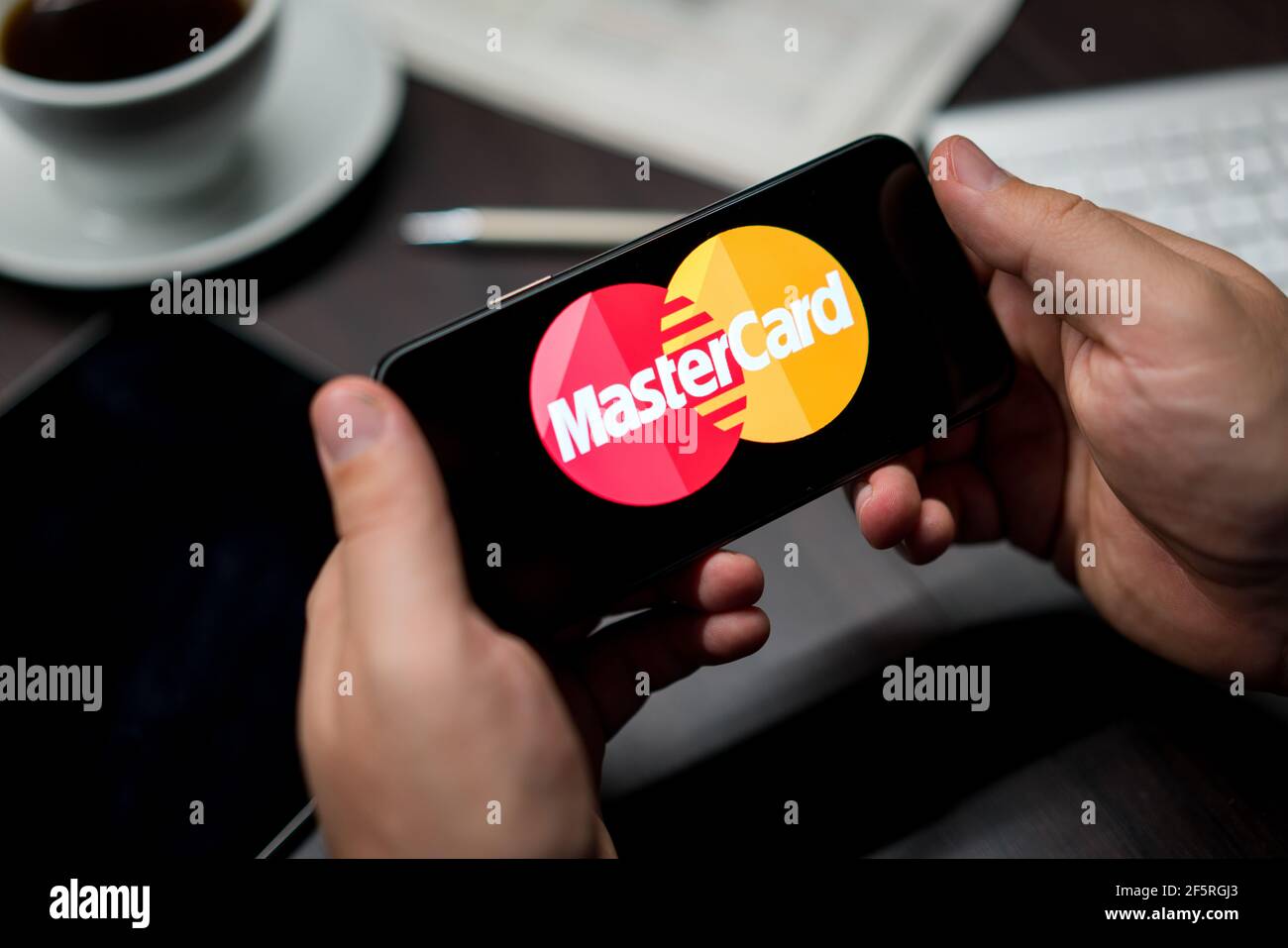 Mastercard new logo card hi-res stock photography and images - Alamy