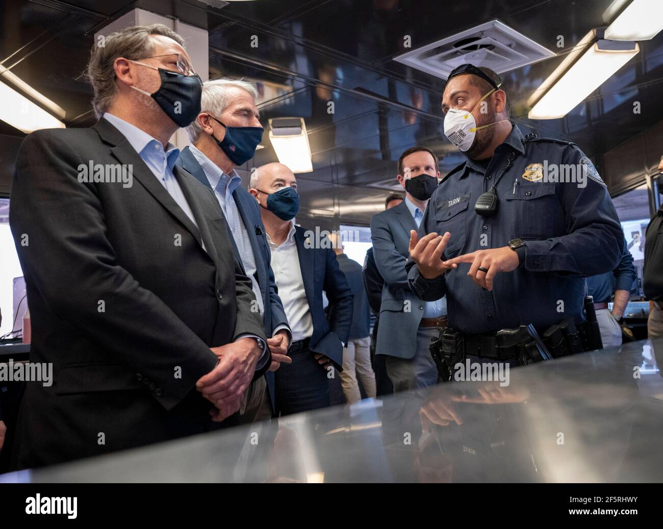 Refugee children mexico texas border hi-res stock photography and ...