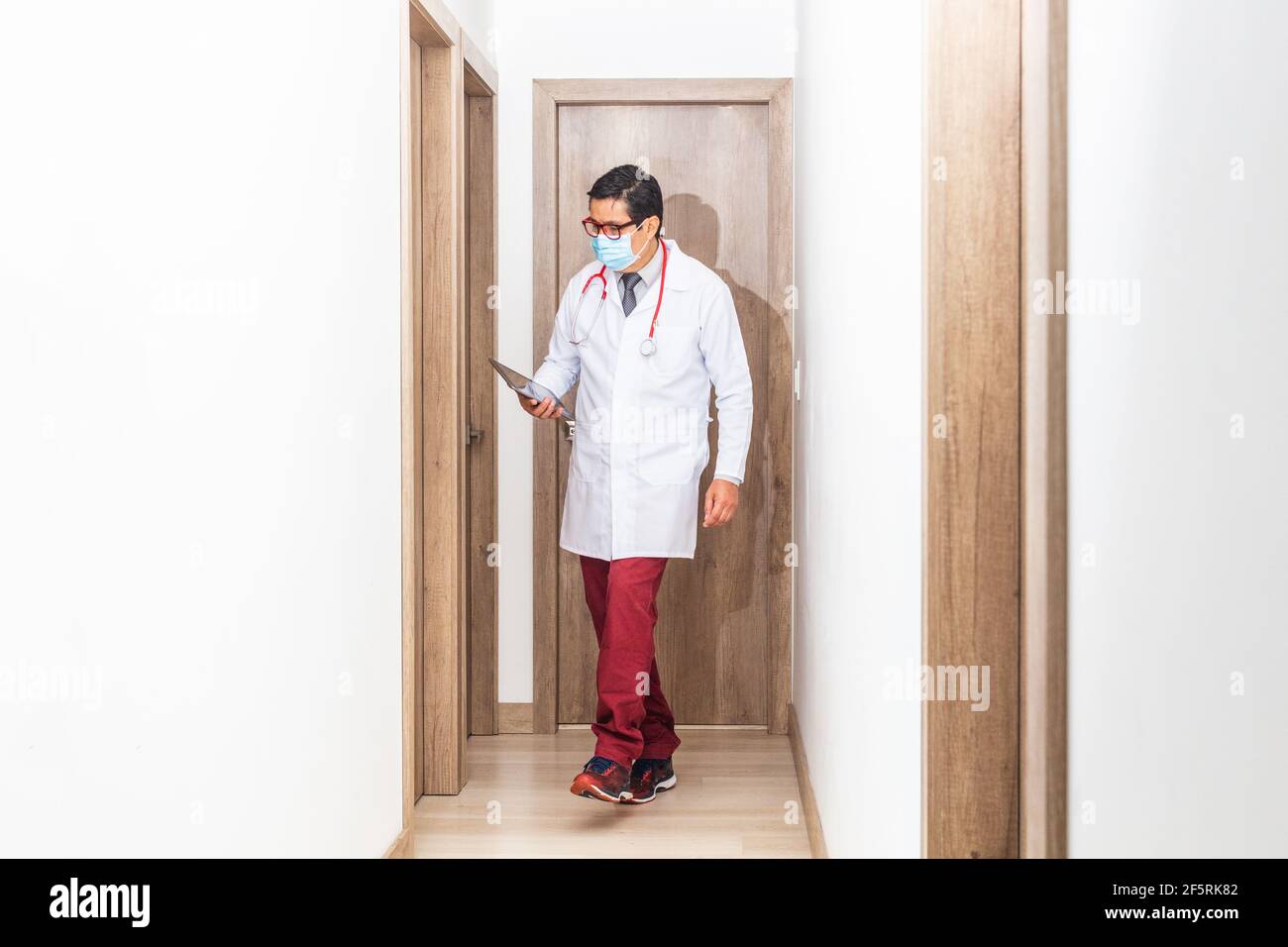 Man visiting hospital hi-res stock photography and images - Alamy
