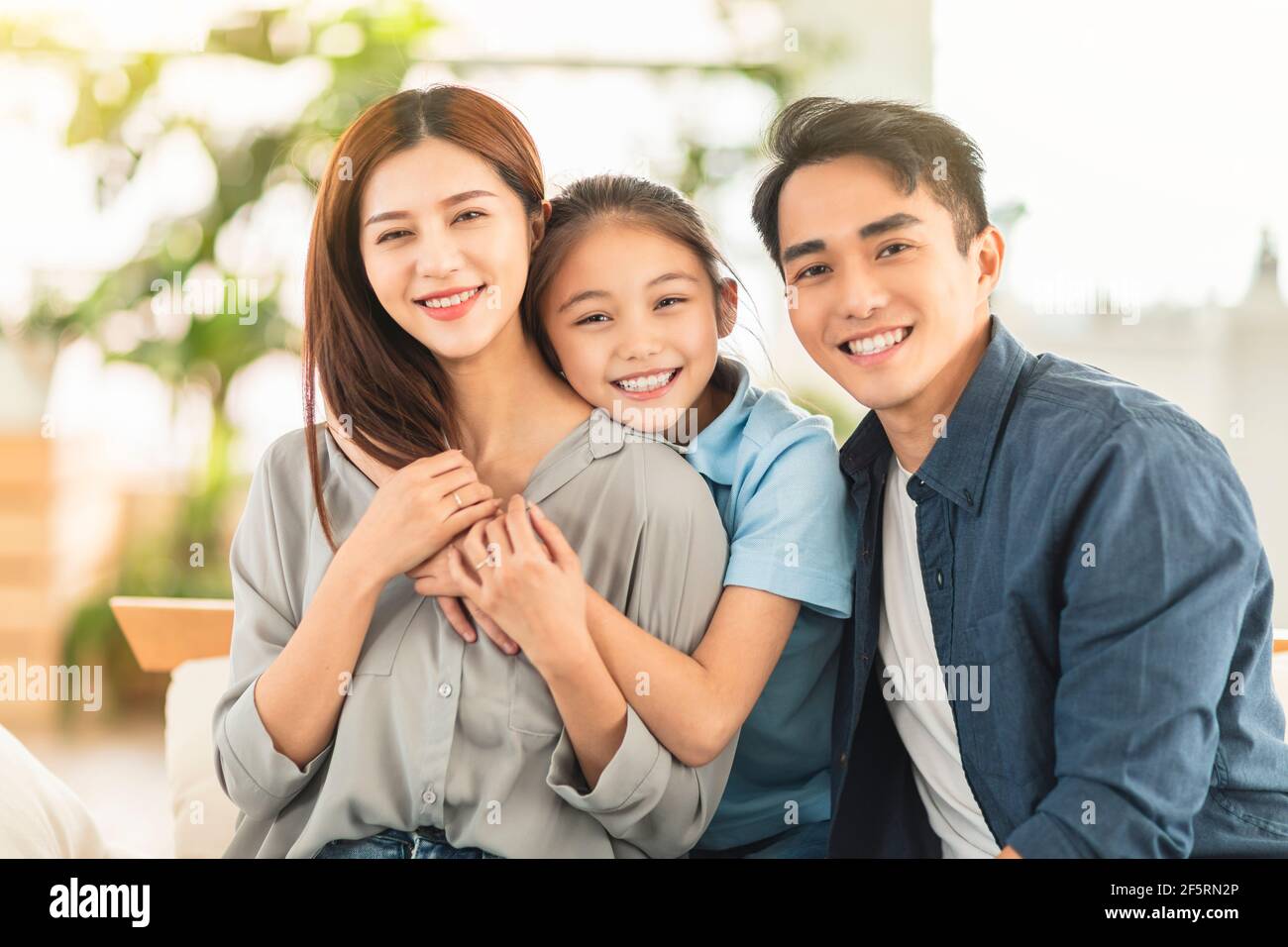 Family group hugging hi-res stock photography and images - Alamy