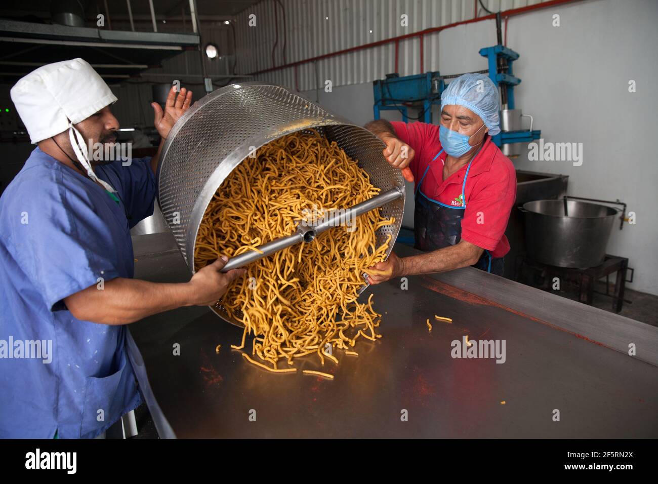 Mexican factory workers hi-res stock photography and images - Alamy