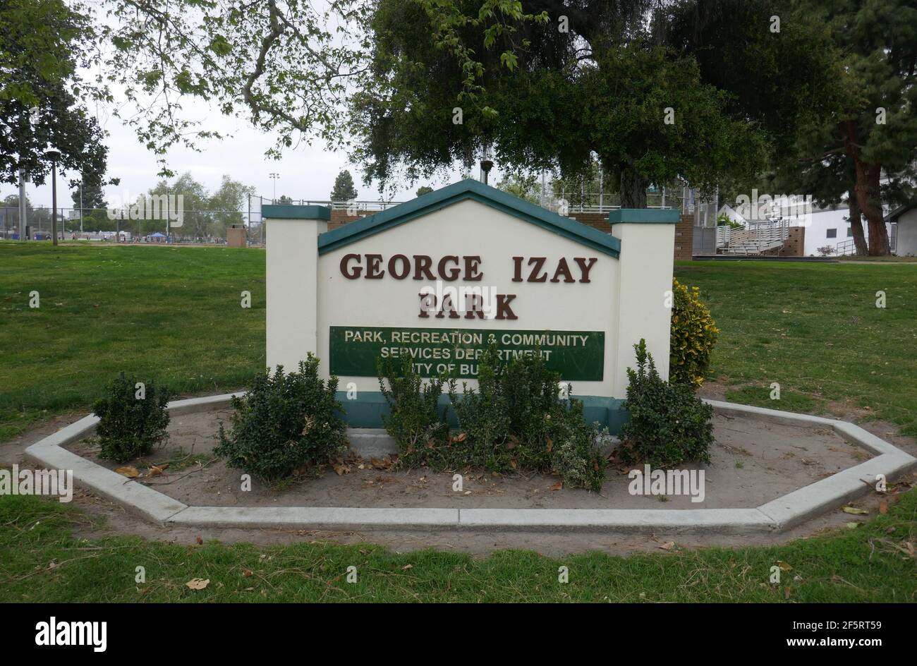 Tim burton’s alice in wonderland hi-res stock photography and images ...