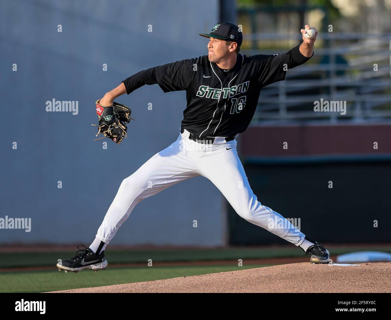 Chris gonzalez hi-res stock photography and images - Alamy