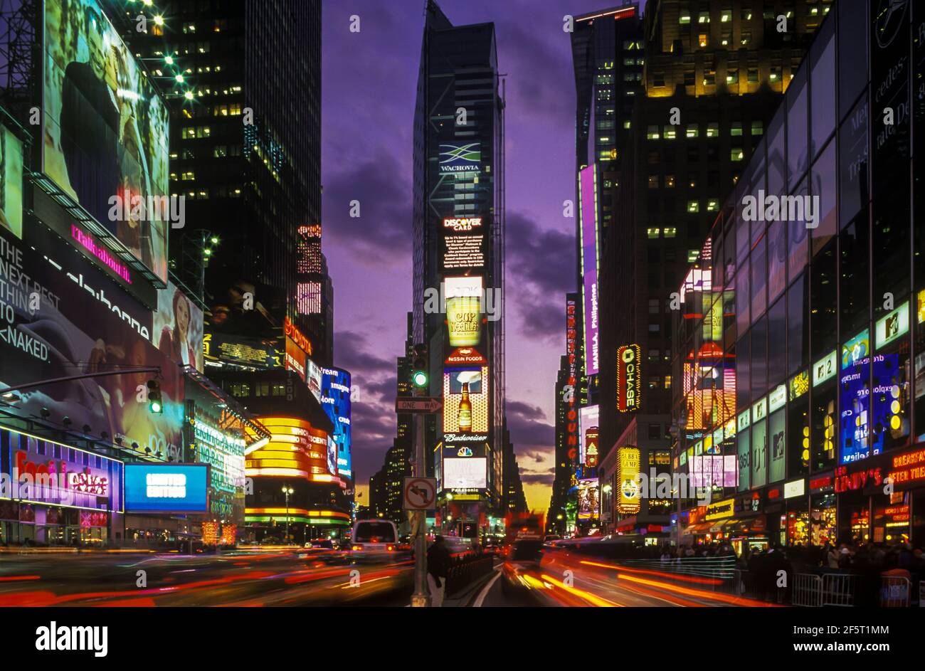 Times square 2003 hi-res stock photography and images - Alamy