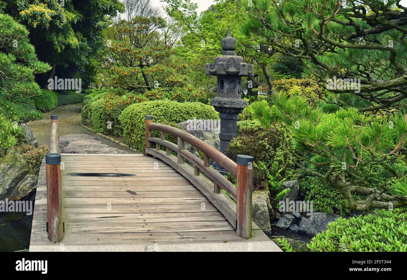 Old japanese garden stone lantern hi-res stock photography and images ...