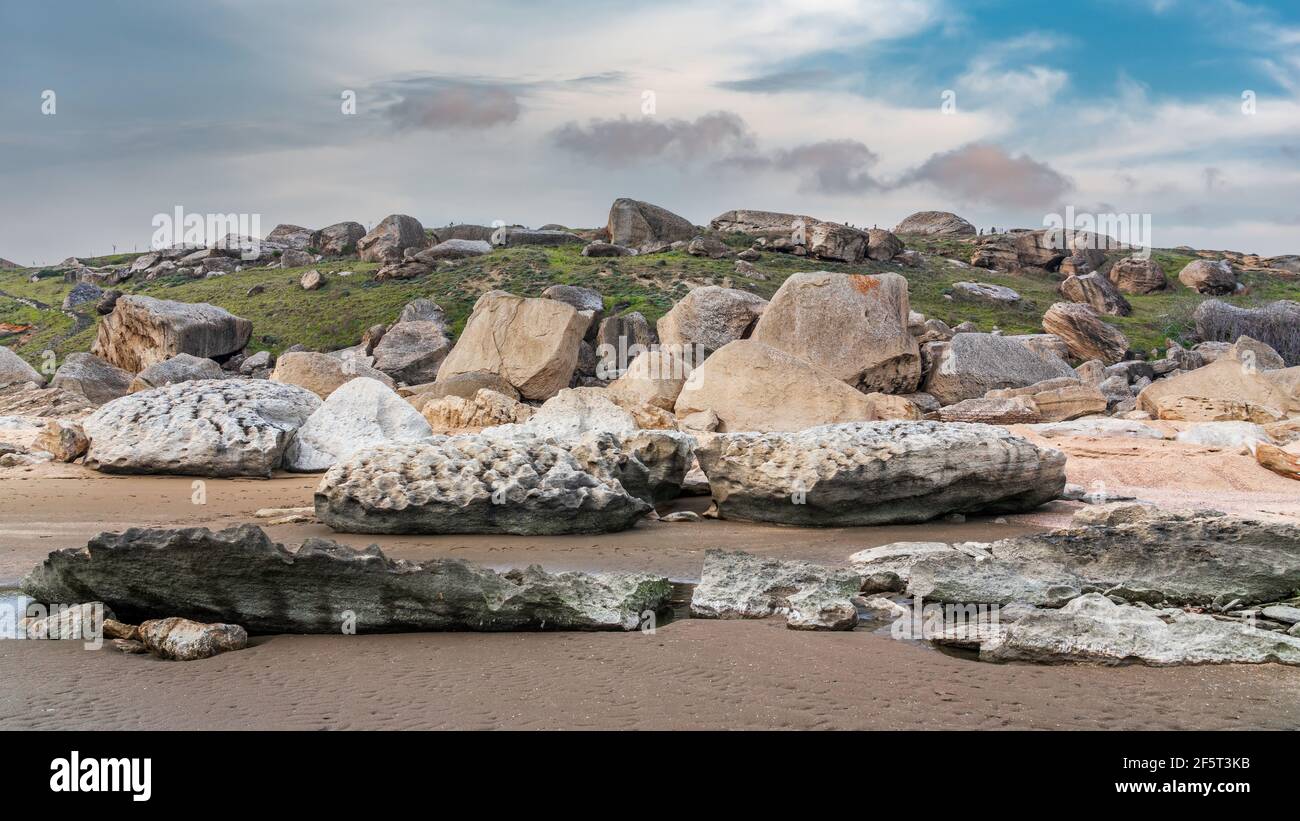 Big boulders hi-res stock photography and images - Alamy
