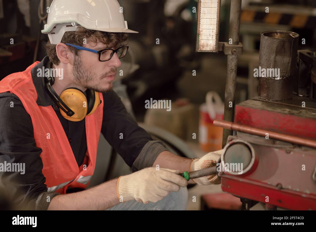 Factory worker and uk young hi-res stock photography and images - Alamy