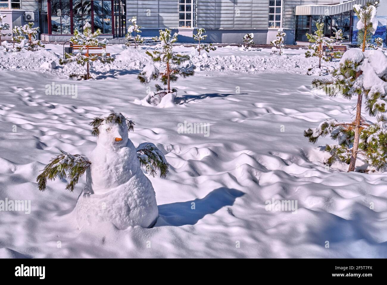 Snowman shadow hi-res stock photography and images - Alamy