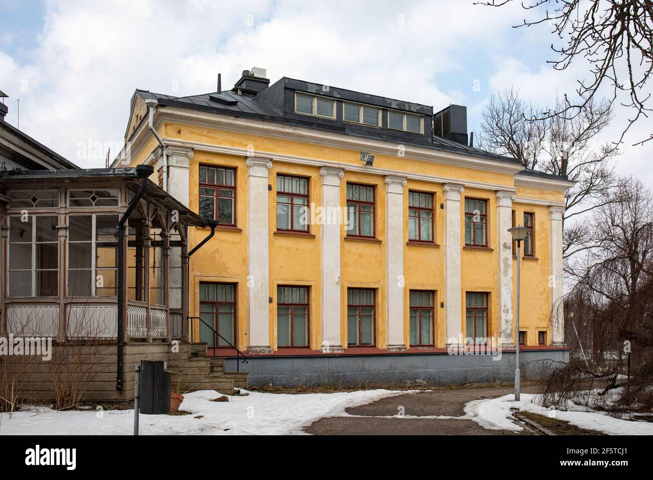 Meilahden kartano or Villa Bredablick and the yellow dance pavilion in ...
