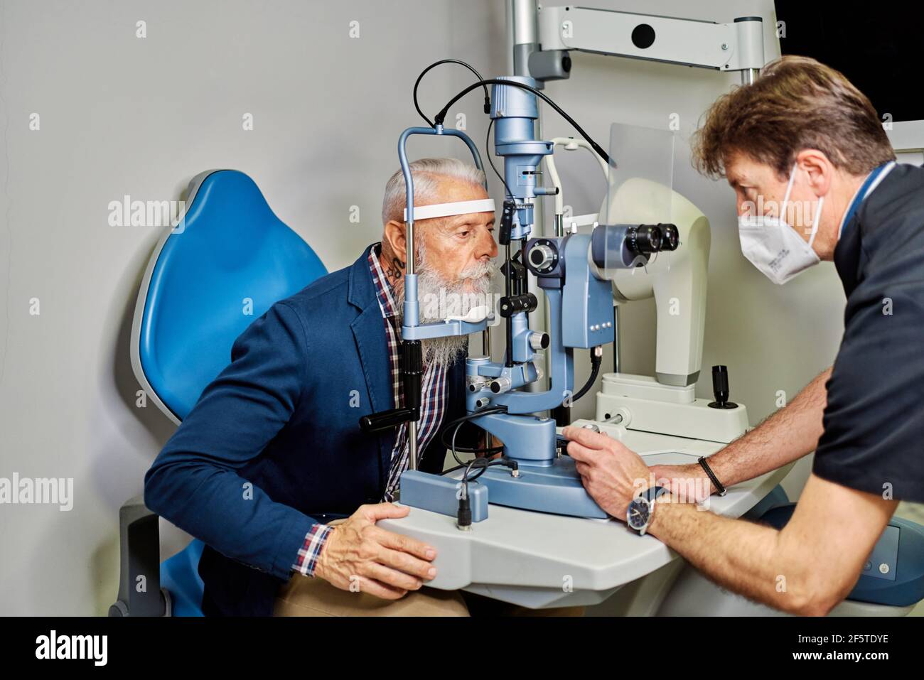 Slit lamp hi-res stock photography and images - Alamy