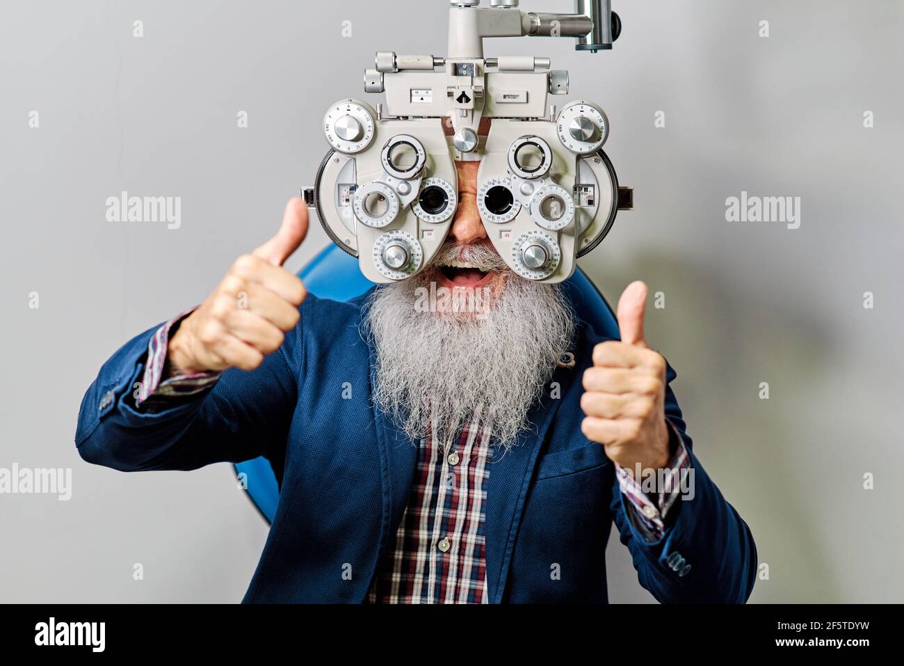 Optical phoropter hi-res stock photography and images - Alamy