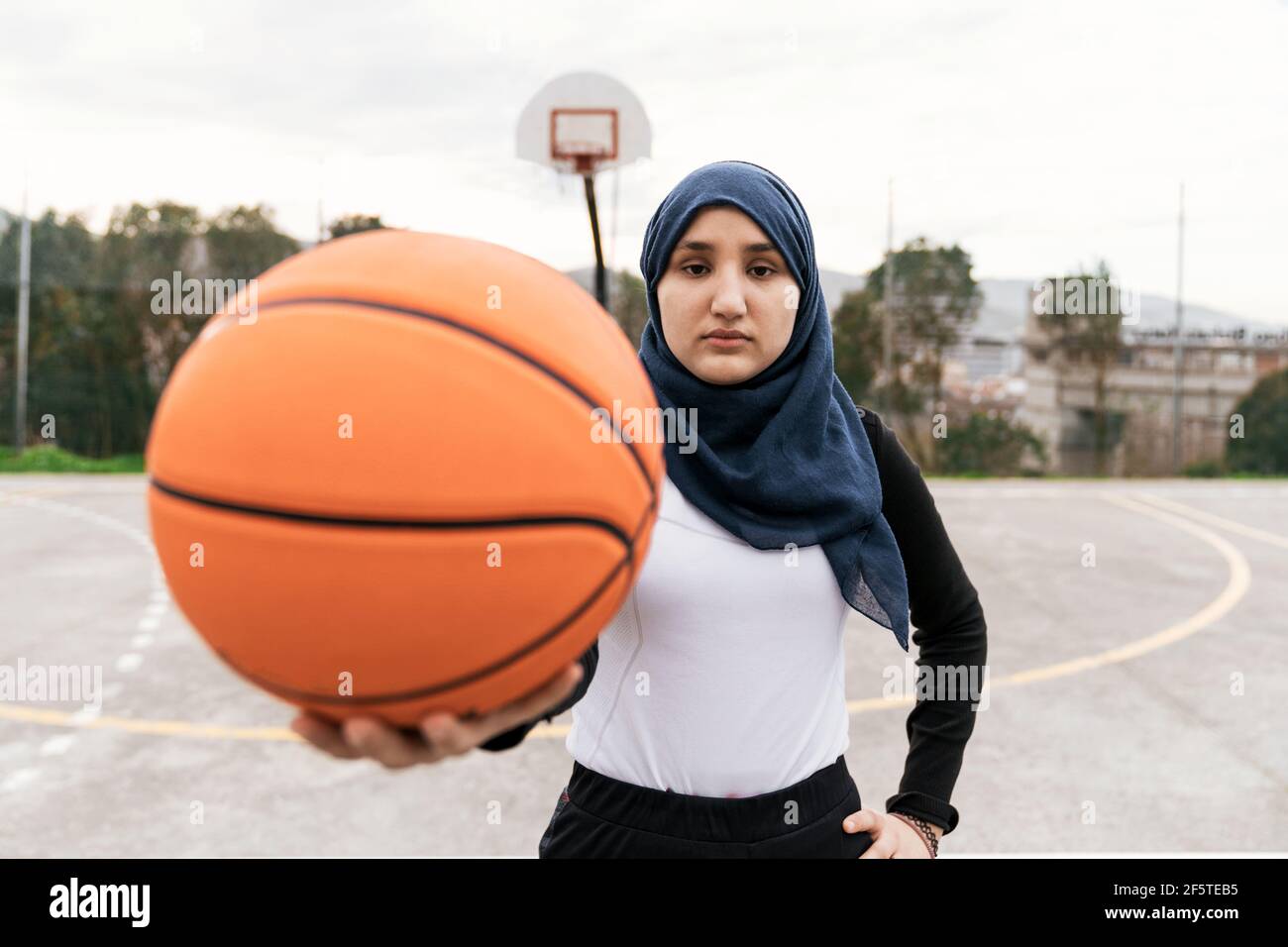 Activewear hijab hi-res stock photography and images - Alamy
