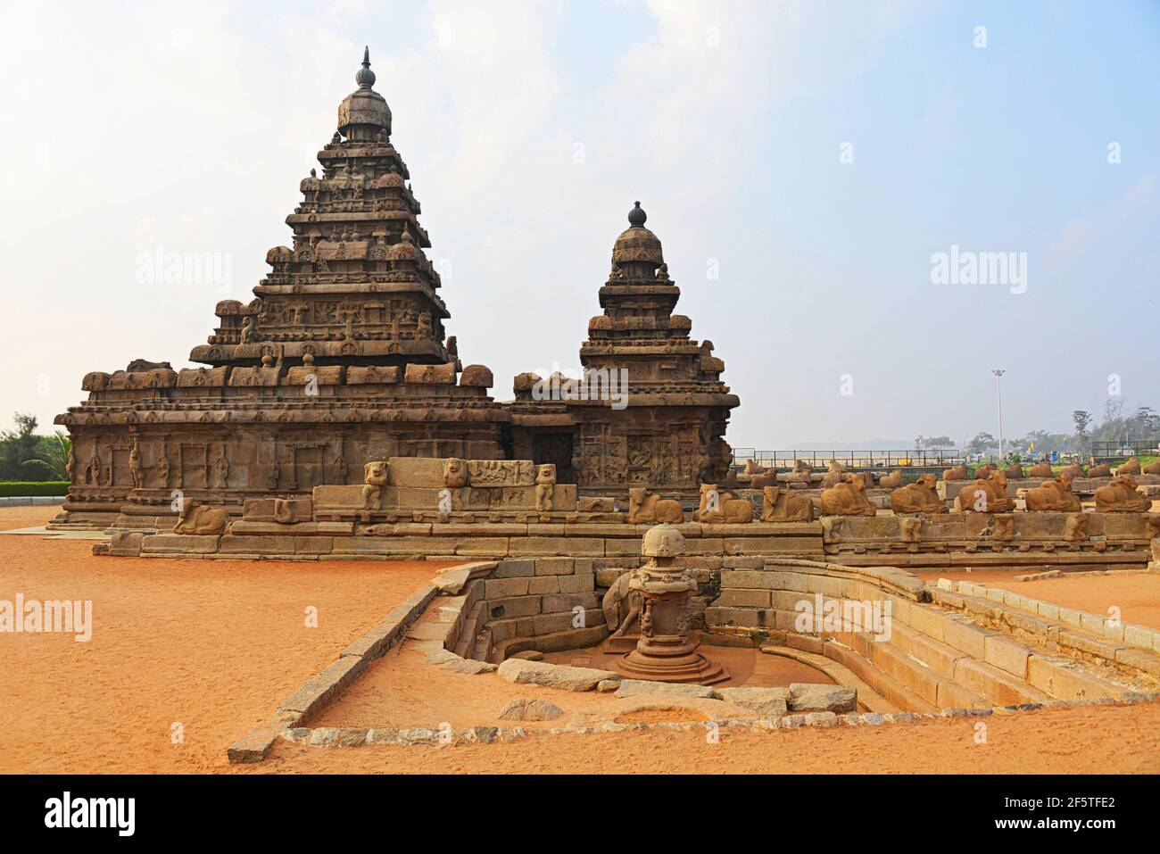 Pallava shore temple hi-res stock photography and images - Alamy