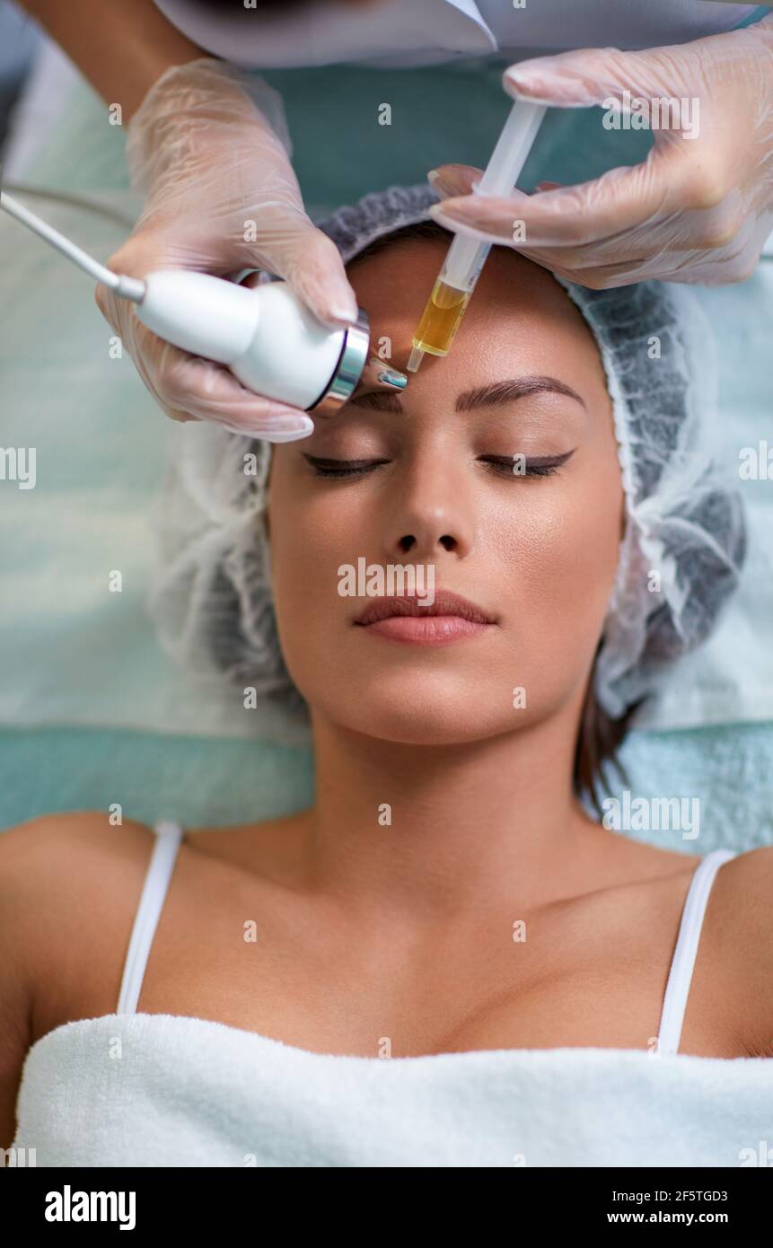 Hydration of the skin hi-res stock photography and images - Alamy