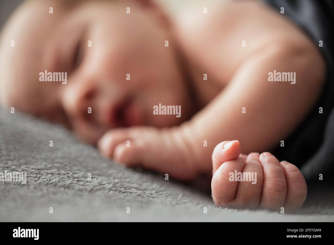 newborn baby’s hand, close up Stock Photo - Alamy