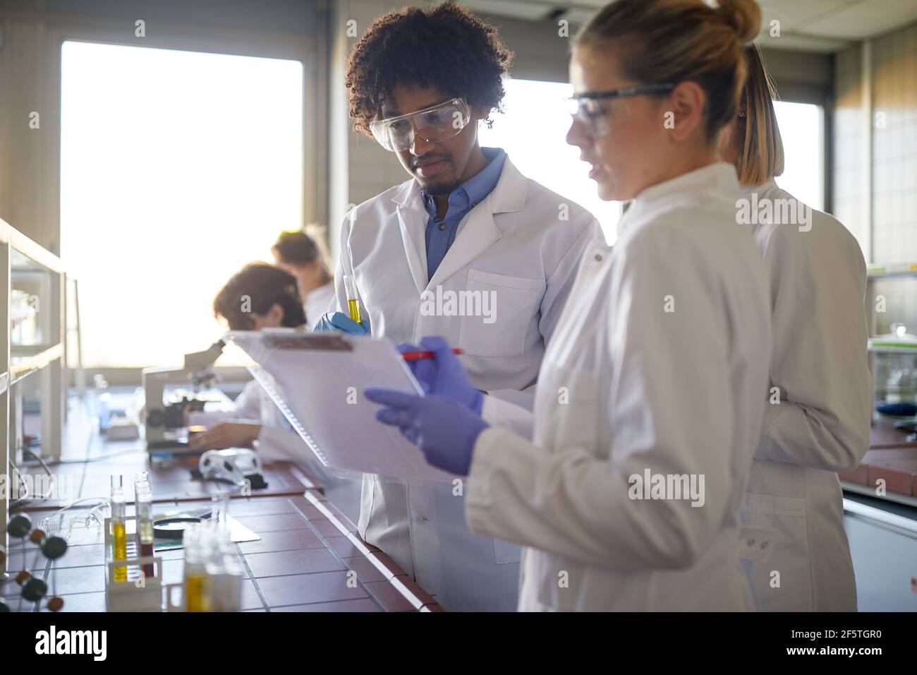 University laboratory hi-res stock photography and images - Alamy