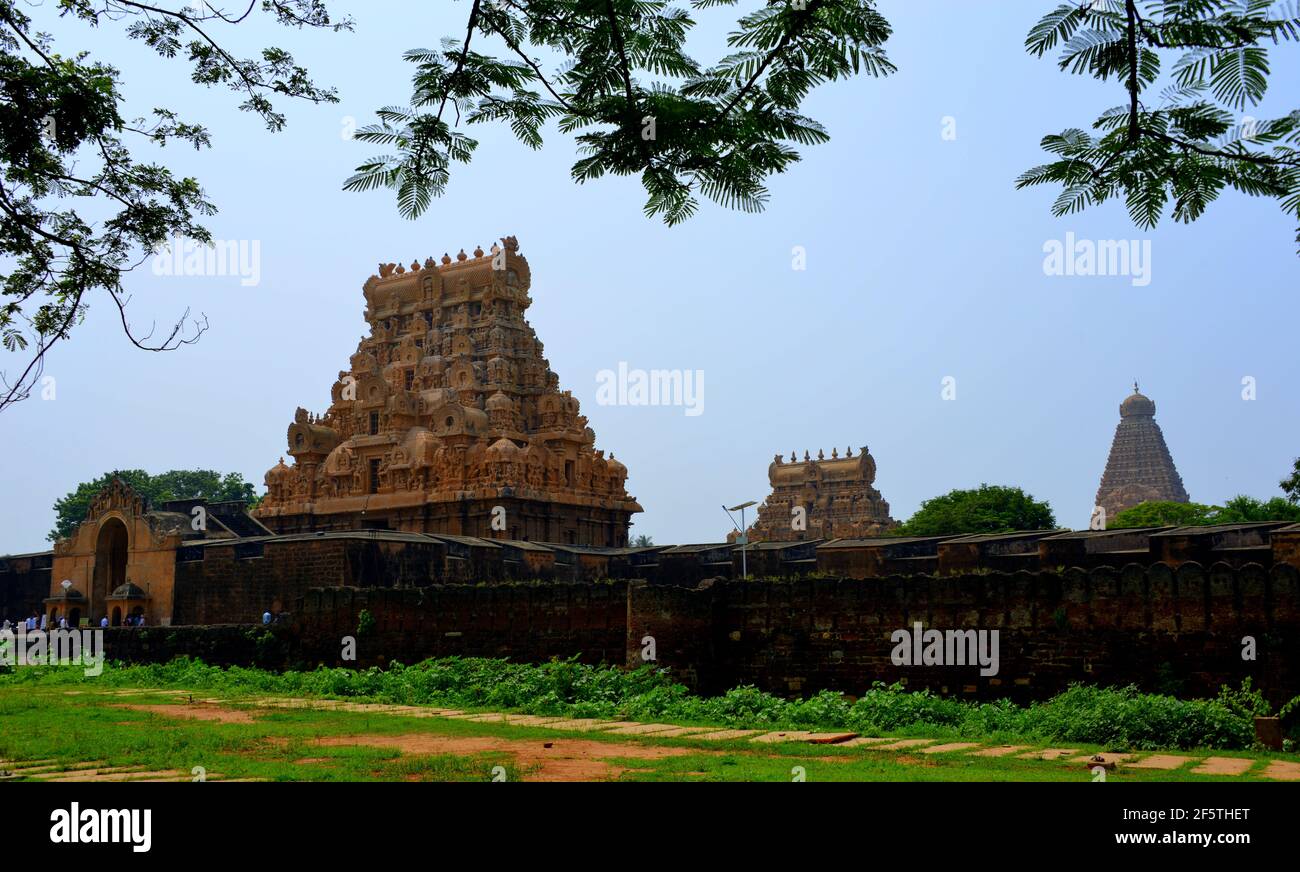 Gopuram of the brihadeeswarar temple hi-res stock photography and ...