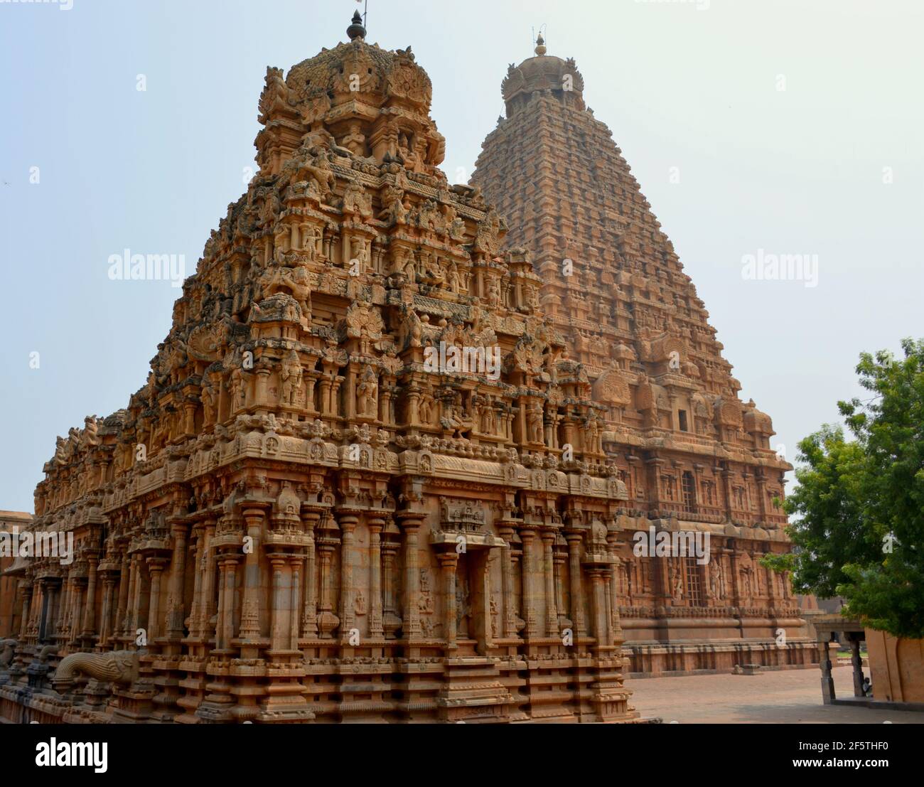 Thanjavur brihadeeswarar temple architecture gopuram hi-res stock photography and images - Alamy