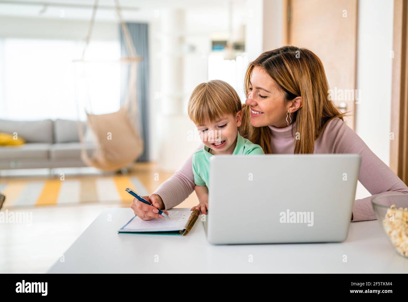 Busy family hi-res stock photography and images - Alamy