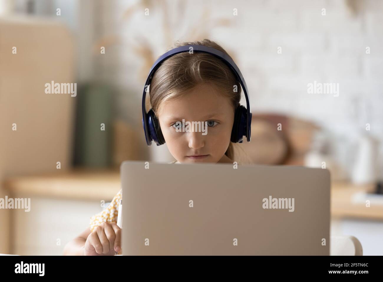 Study computer task hi-res stock photography and images - Alamy