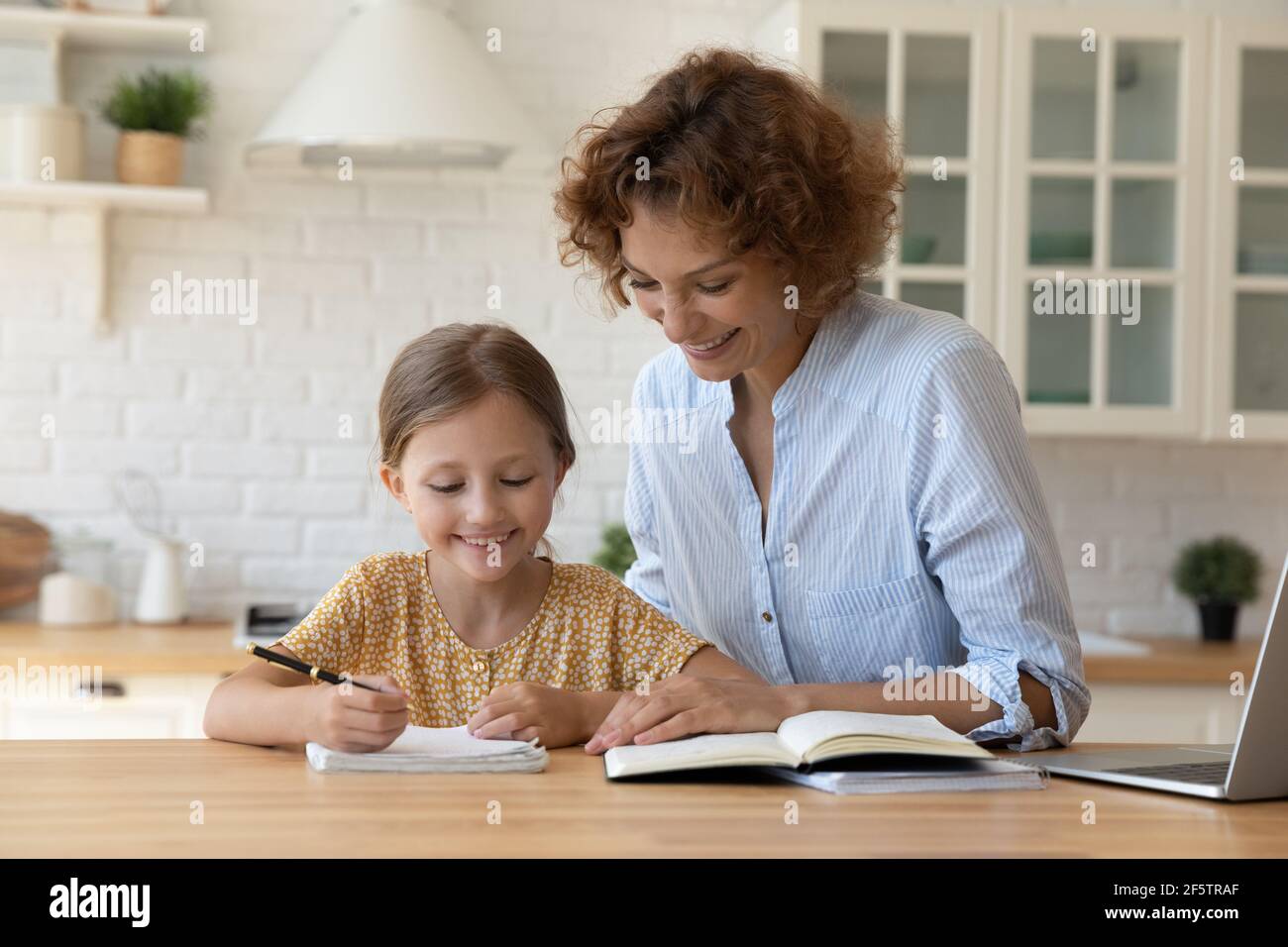 Study together hi-res stock photography and images - Alamy