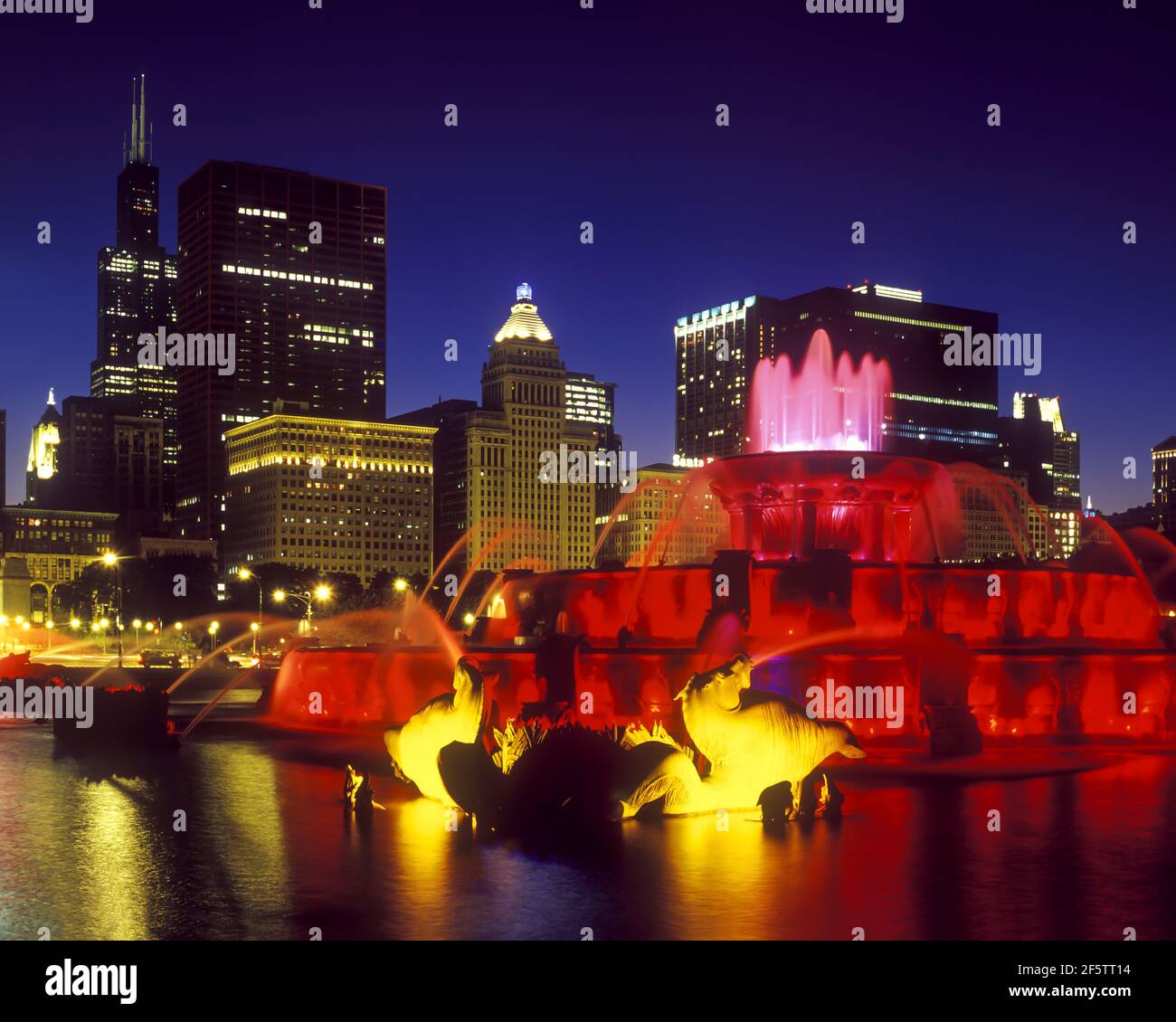 2004 HISTORICAL BUCKINGHAM FOUNTAIN (©EDWARD BENNETT / MARCEL LOYAU ...