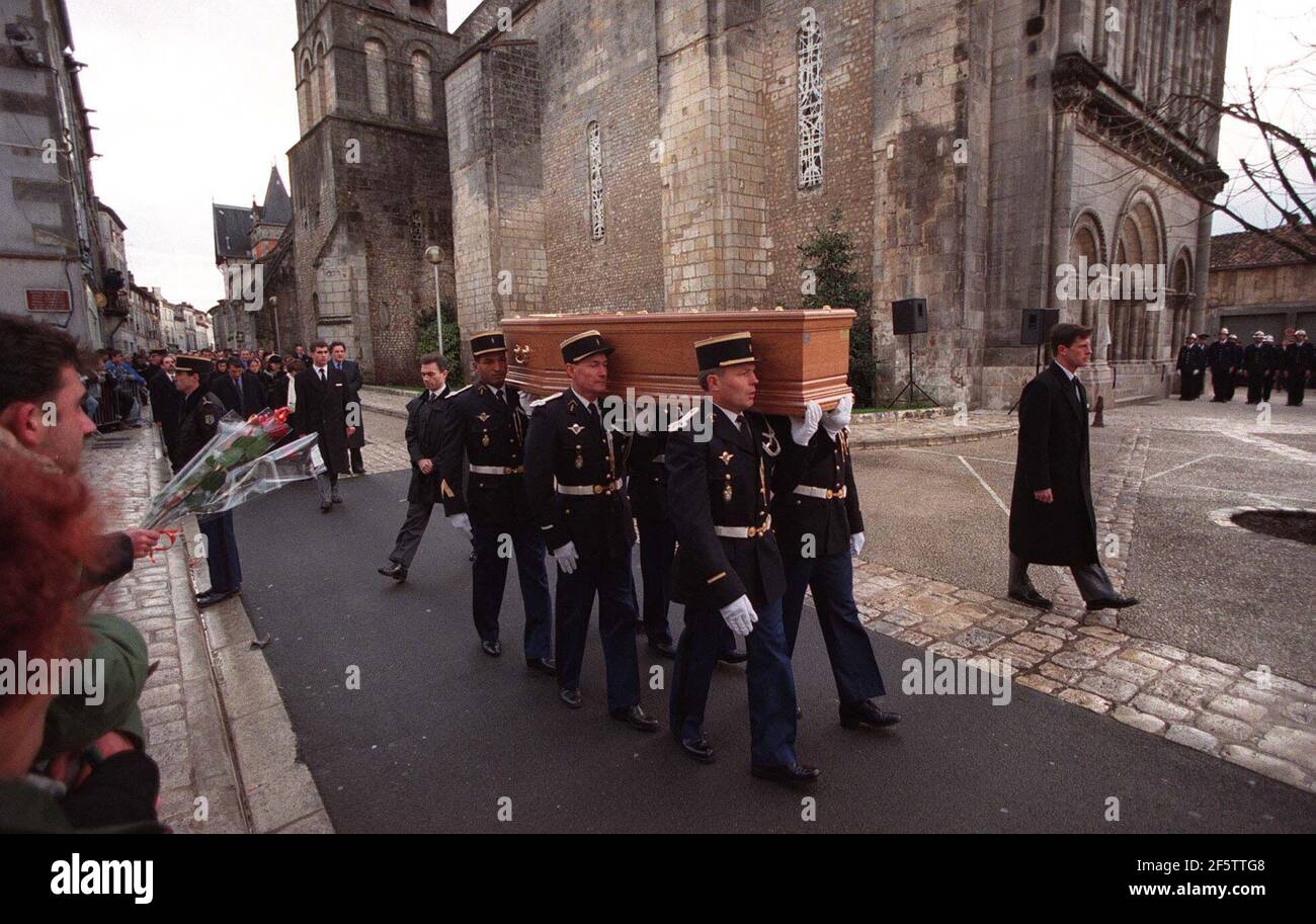 Pall Bearers carry Francois Mitterrands coffin through Jarnac South ...