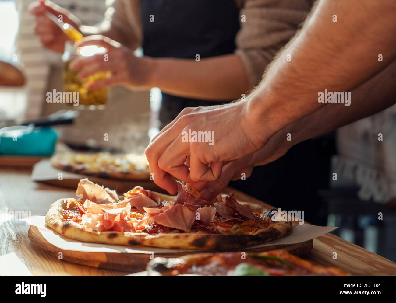 Oiling chopping board hi-res stock photography and images - Alamy