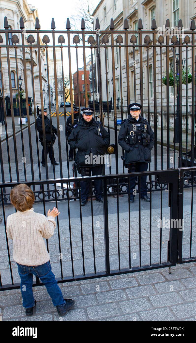 British armed police hi-res stock photography and images - Alamy