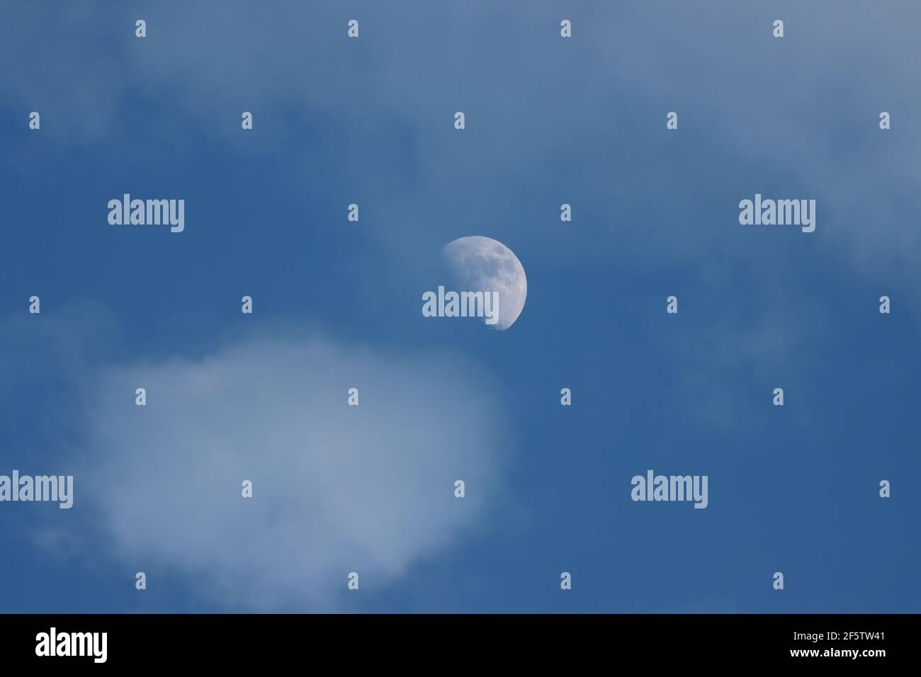 First quarter moon hi-res stock photography and images - Alamy