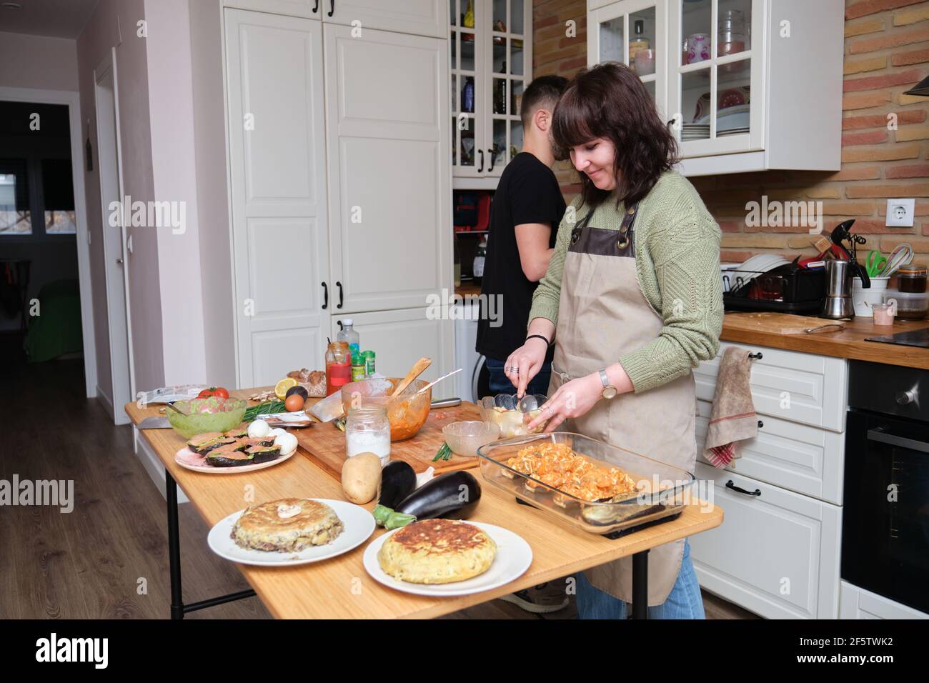 Two friends cooking together home hi-res stock photography and images ...