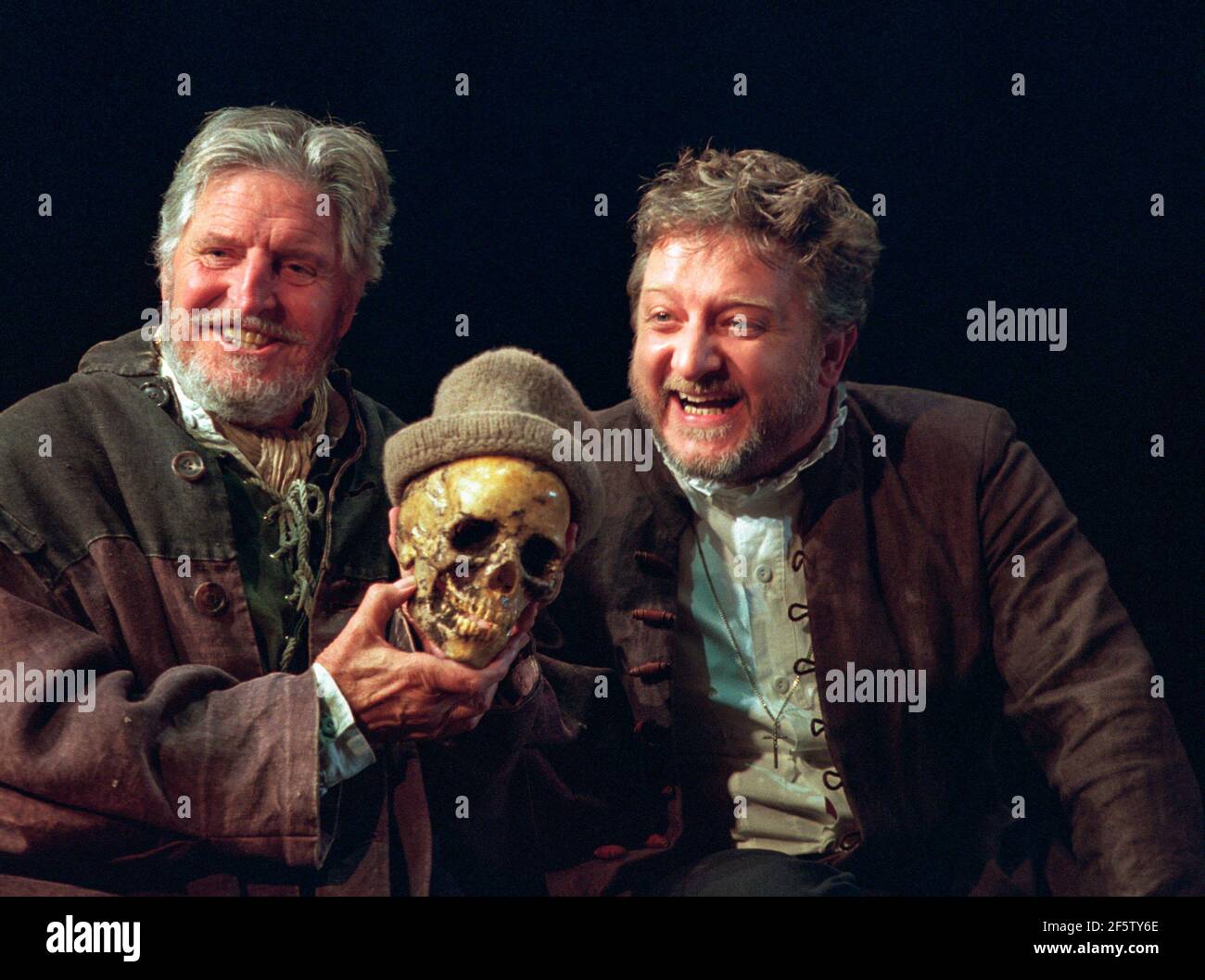 Simon russell beale hamlet hi-res stock photography and images - Alamy