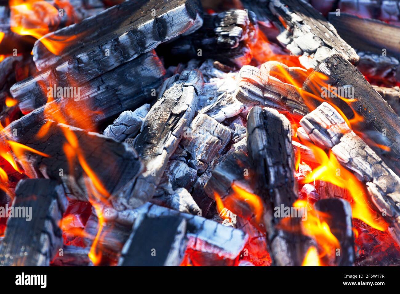 Burning logs, fire Stock Photo - Alamy