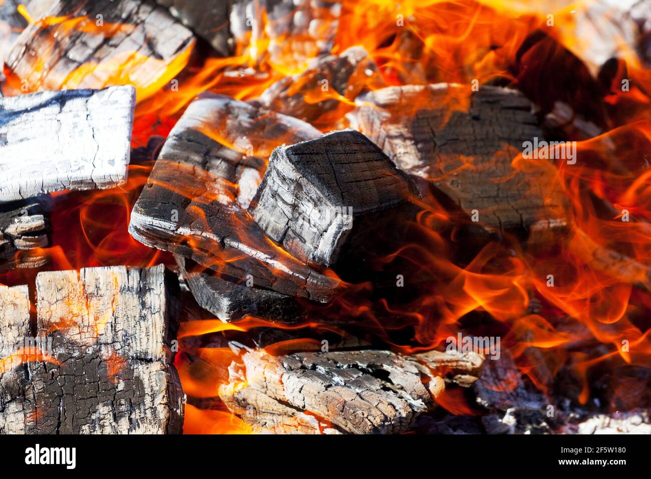 Fireplace log hi-res stock photography and images - Alamy