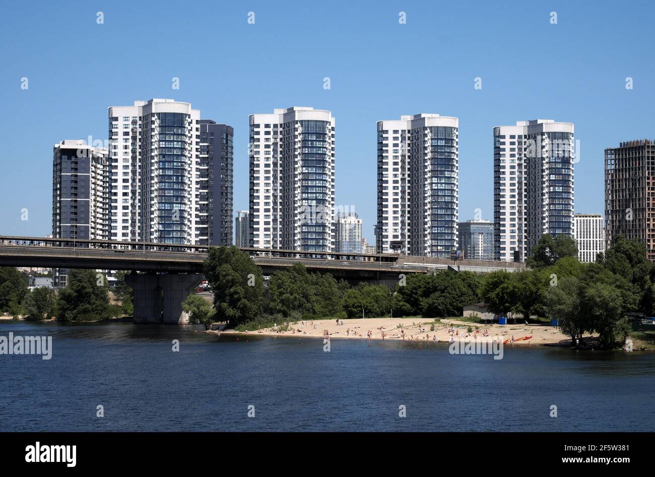 Modern tower blocks hi-res stock photography and images - Alamy
