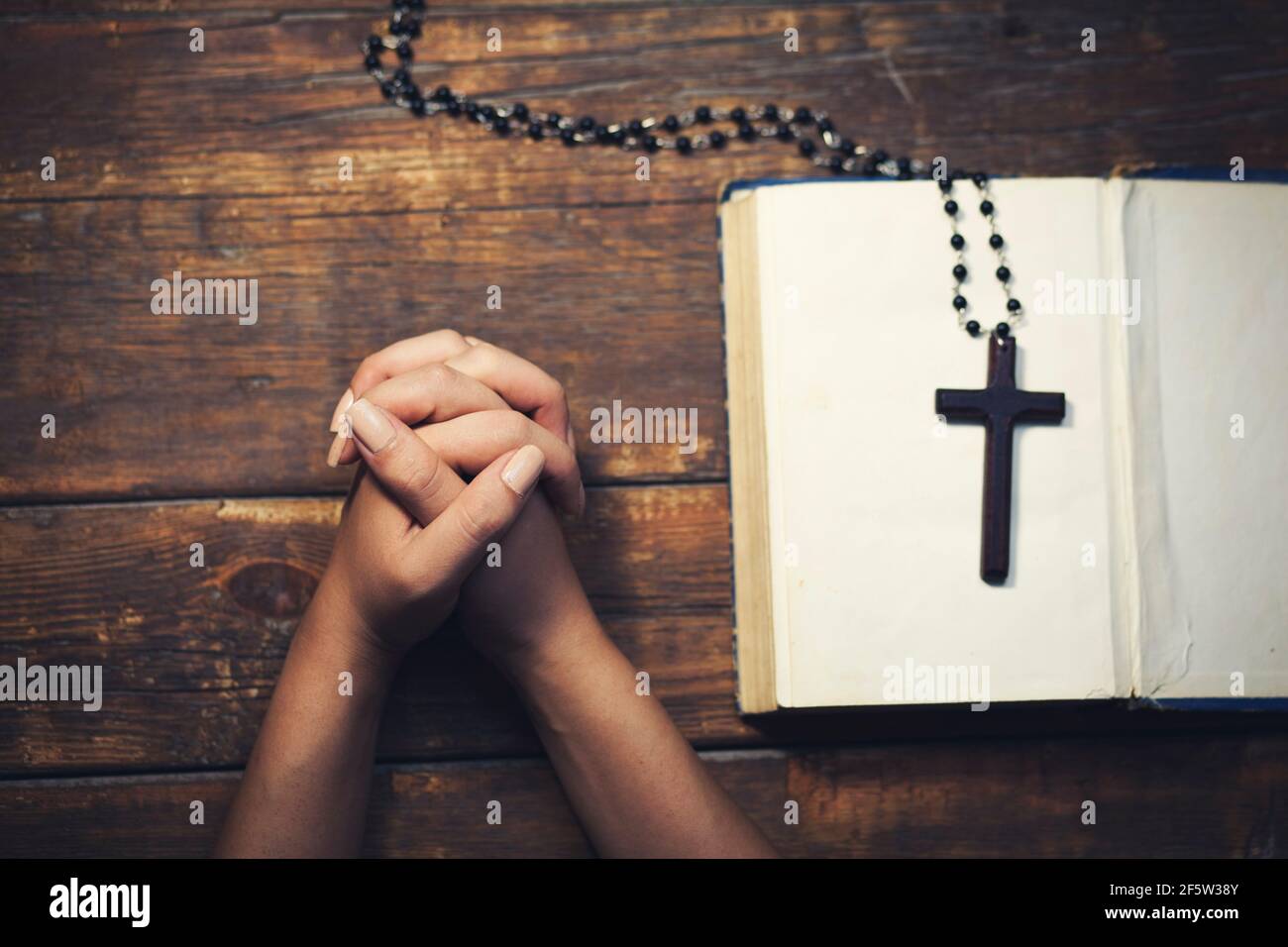 Bible on table hi-res stock photography and images - Alamy