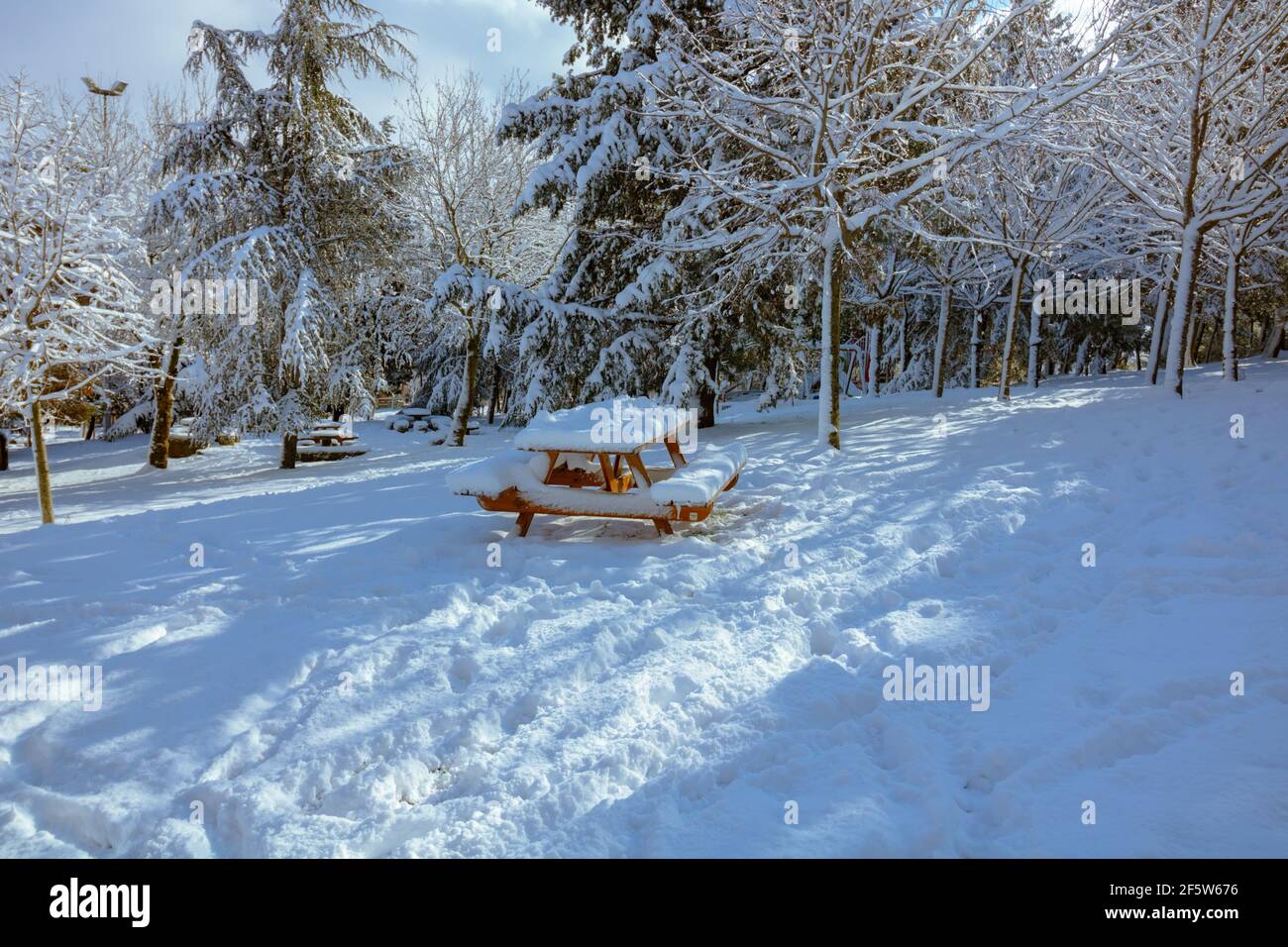 Snow covered picnic table in the park at winter. Snowy park. Winter ...
