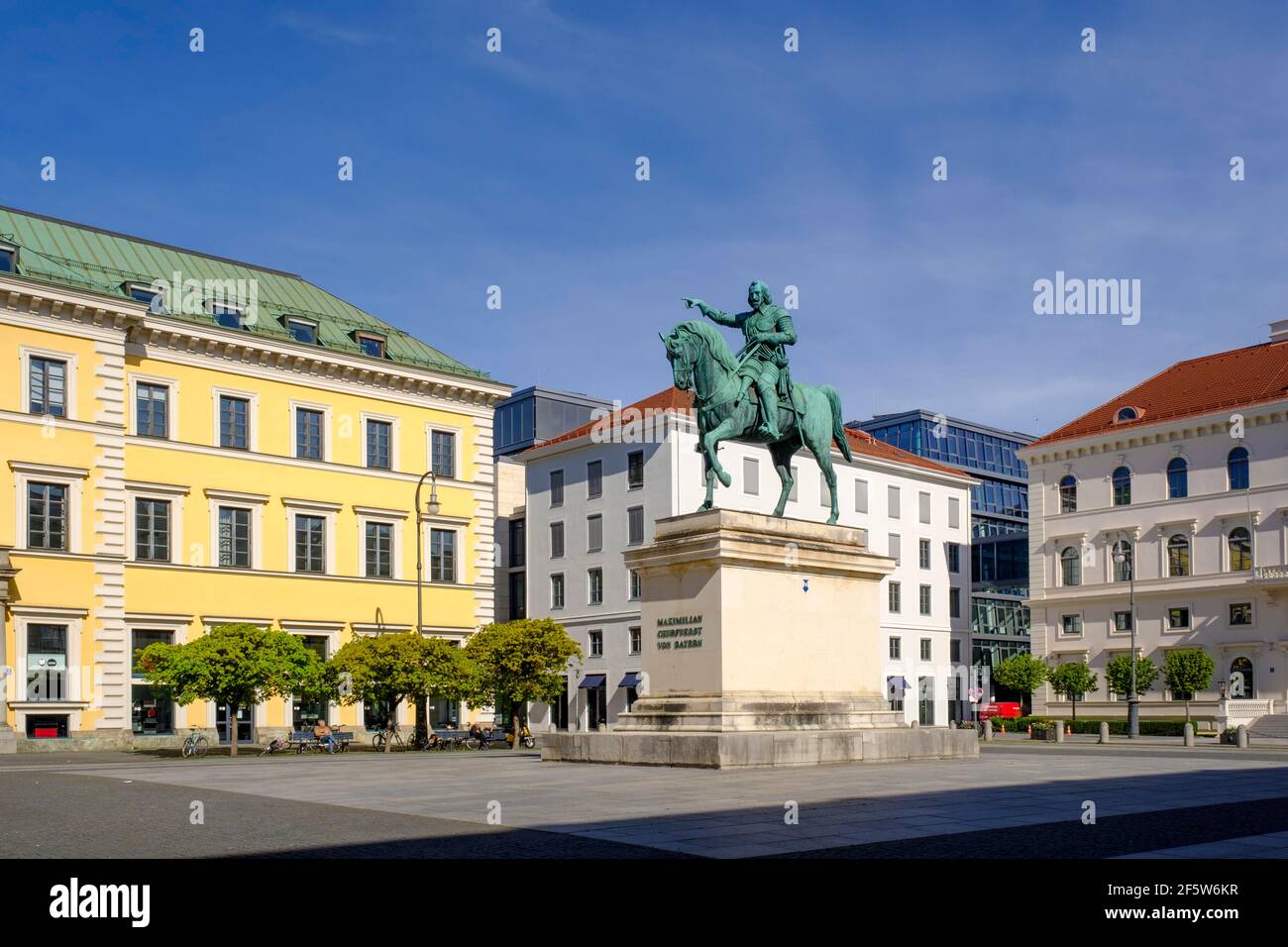 Equestrian statue of Elector Maximilian I, Wittelsbacherplatz ...