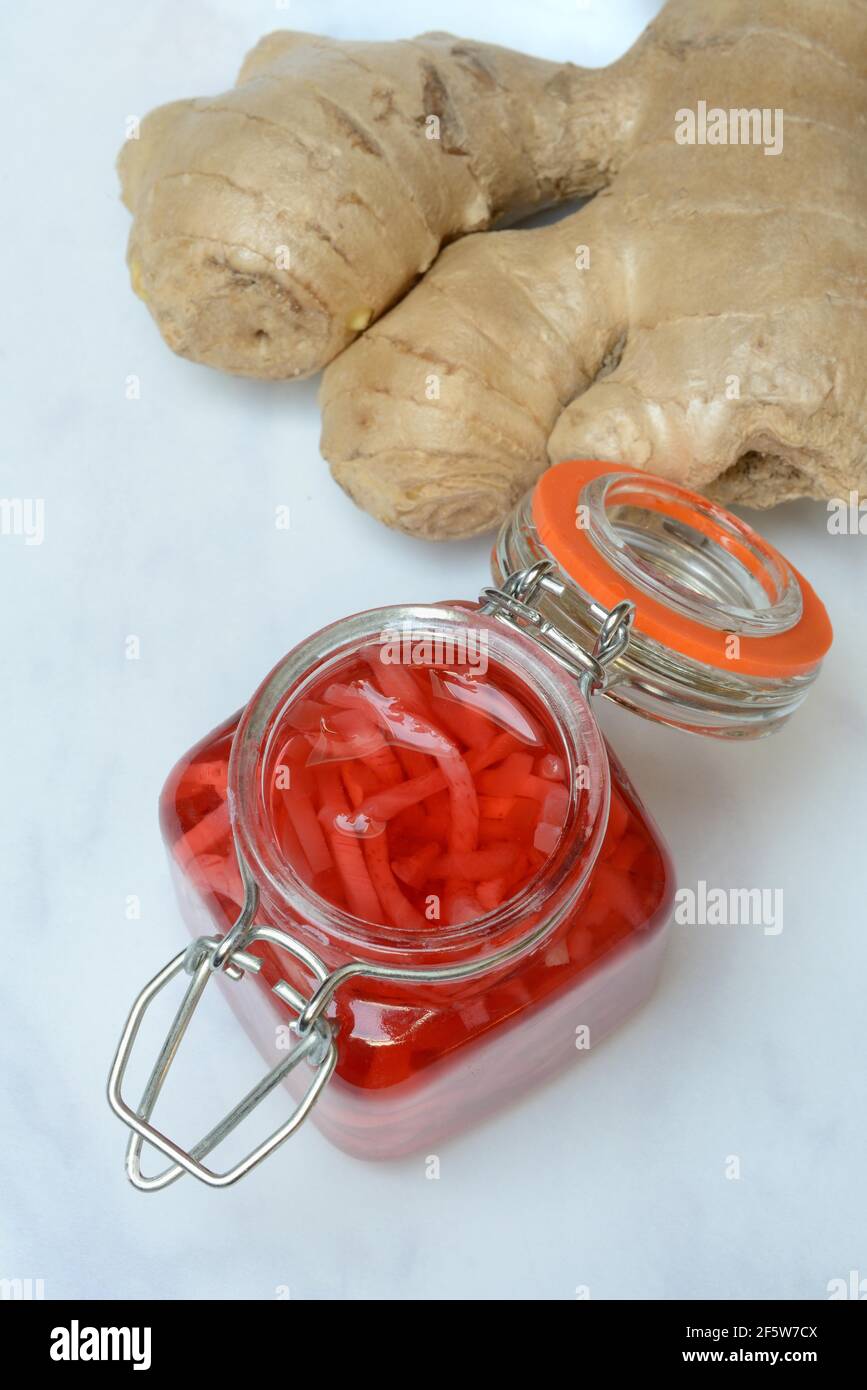 Chinese ginger jar hi-res stock photography and images - Alamy
