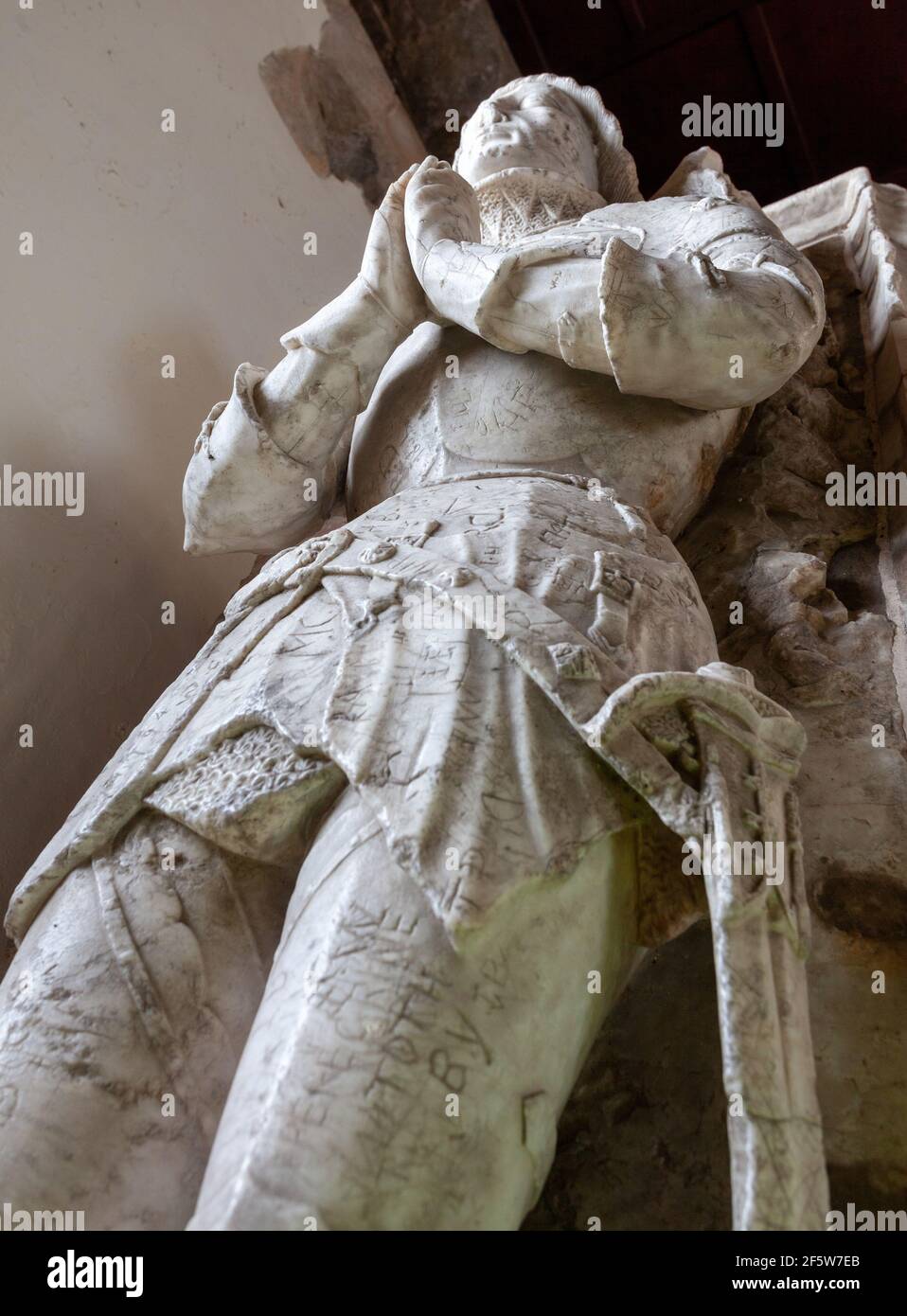 Medieval knight armour britain hi-res stock photography and images - Alamy