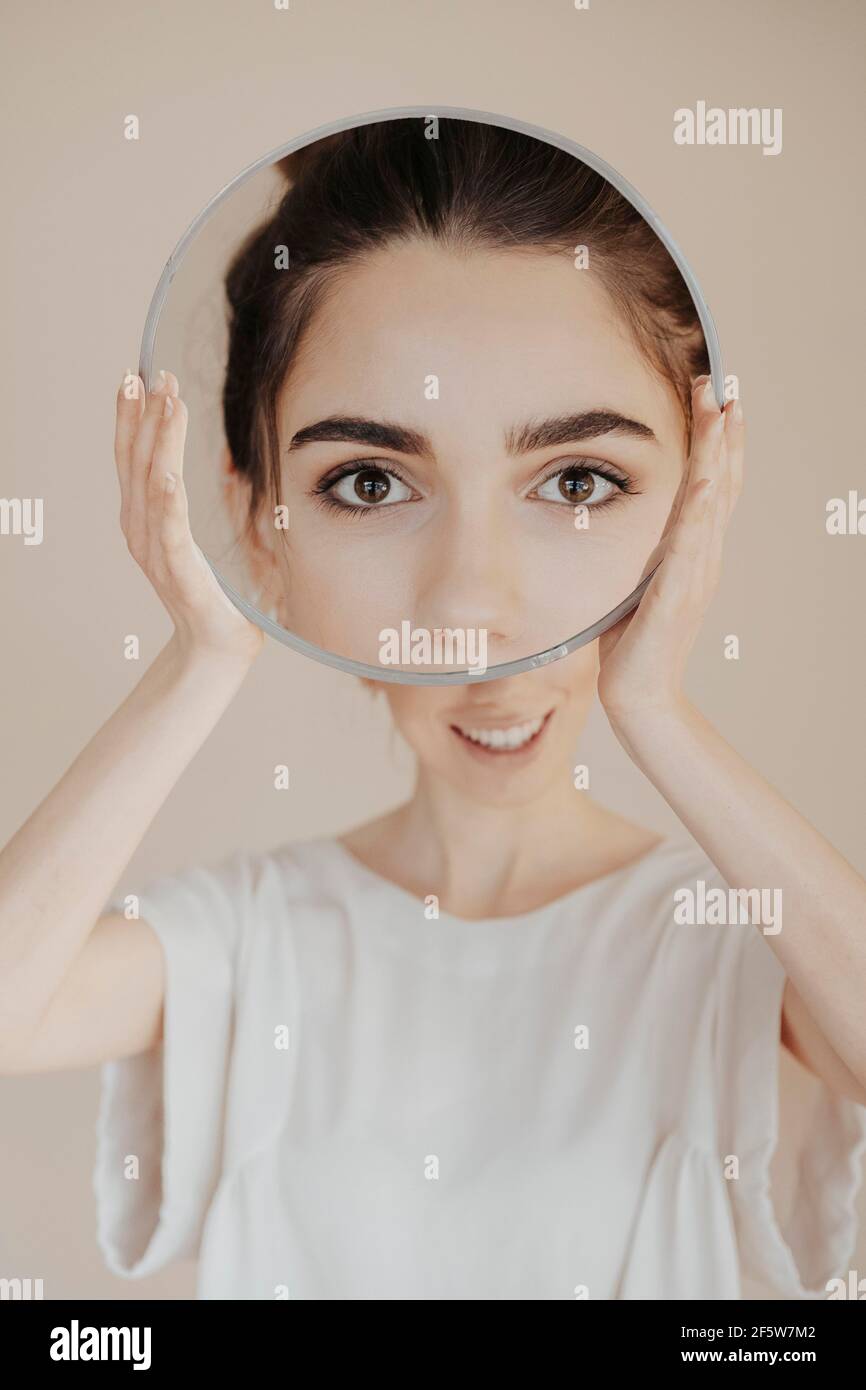 Plain mirror hi-res stock photography and images - Alamy