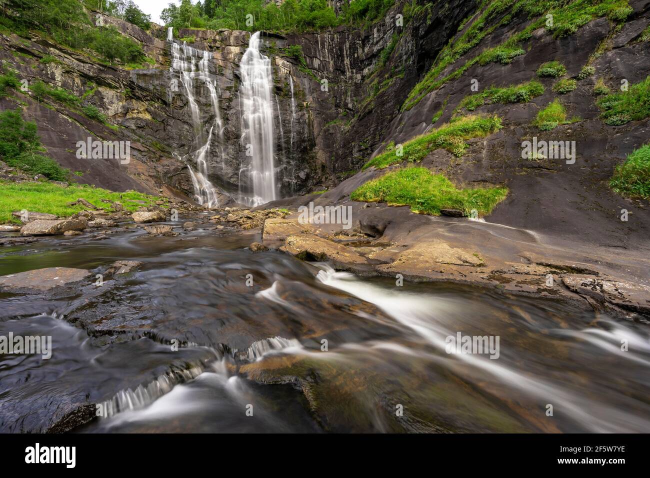 Skjervsfossen waterfall flows over cliff, Voss, Norway Stock Photo - Alamy