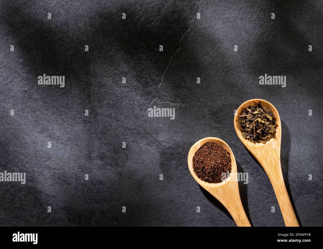 Black tea powder and dried green tea leaves Stock Photo - Alamy