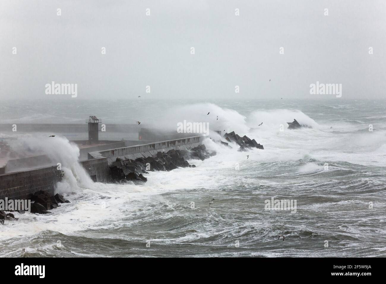 West pier from the south harbour, during hurricane Xaver, Helgoland ...