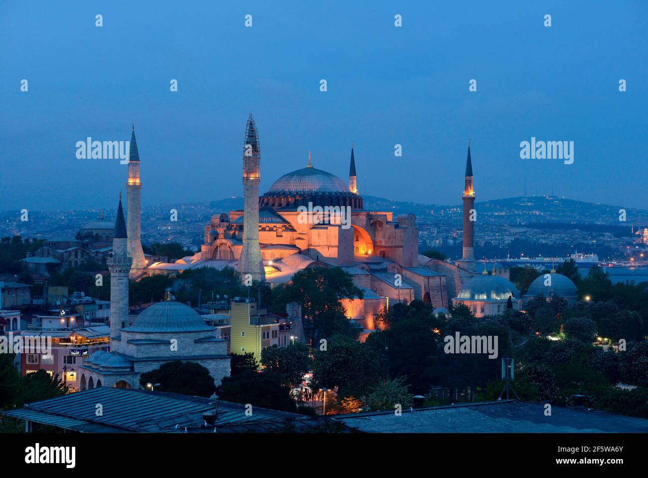 Hagia sophia night shot hi-res stock photography and images - Alamy