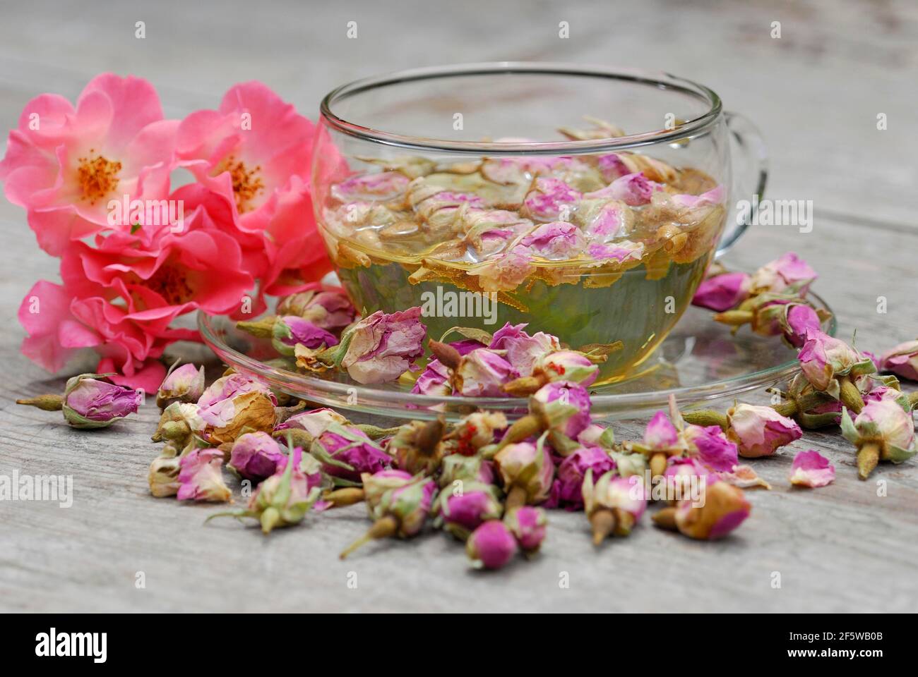 Rose tea in cup and rose buds, rose petals, rose blossom tea Stock ...